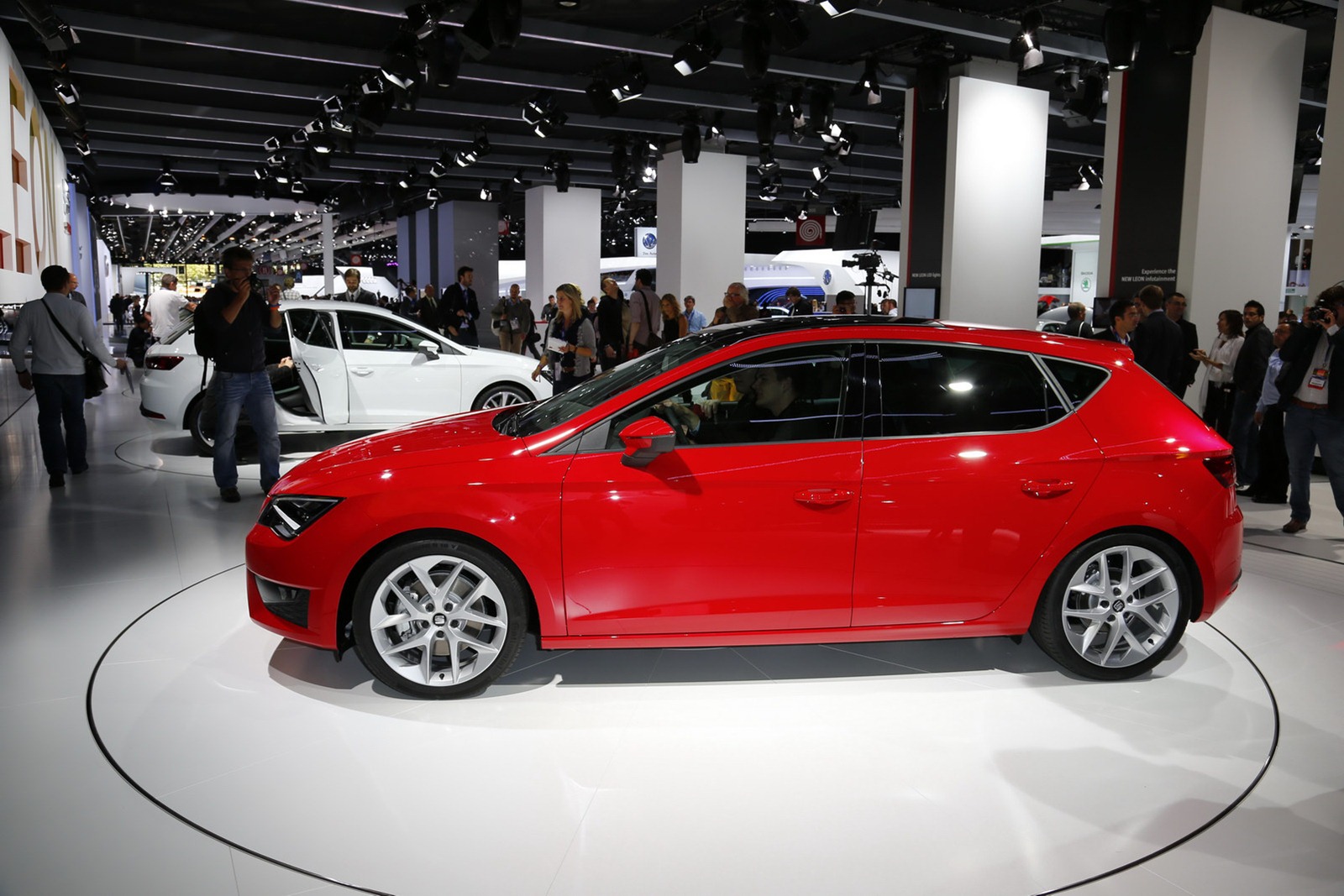 2013 Seat Leon Compact Hatch ~ Autooonline Magazine